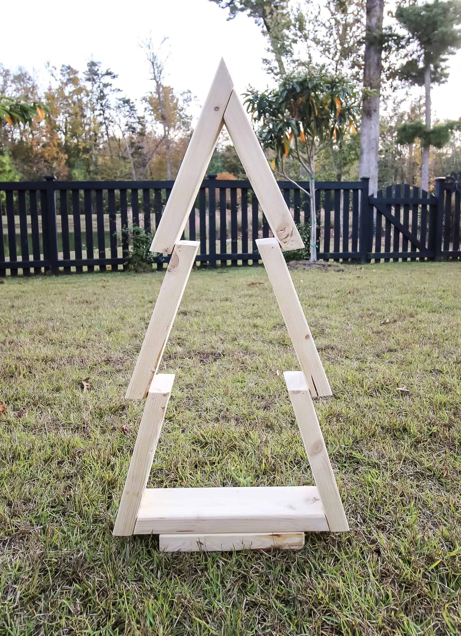 DIY 2x4 Wood Christmas Tree